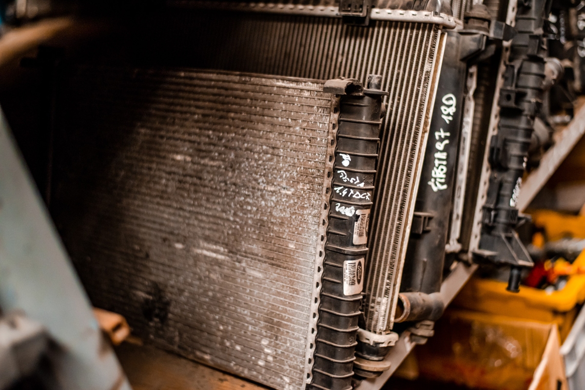 Car radiator: how to protect it with 6 useful tips - B-Parts Blog